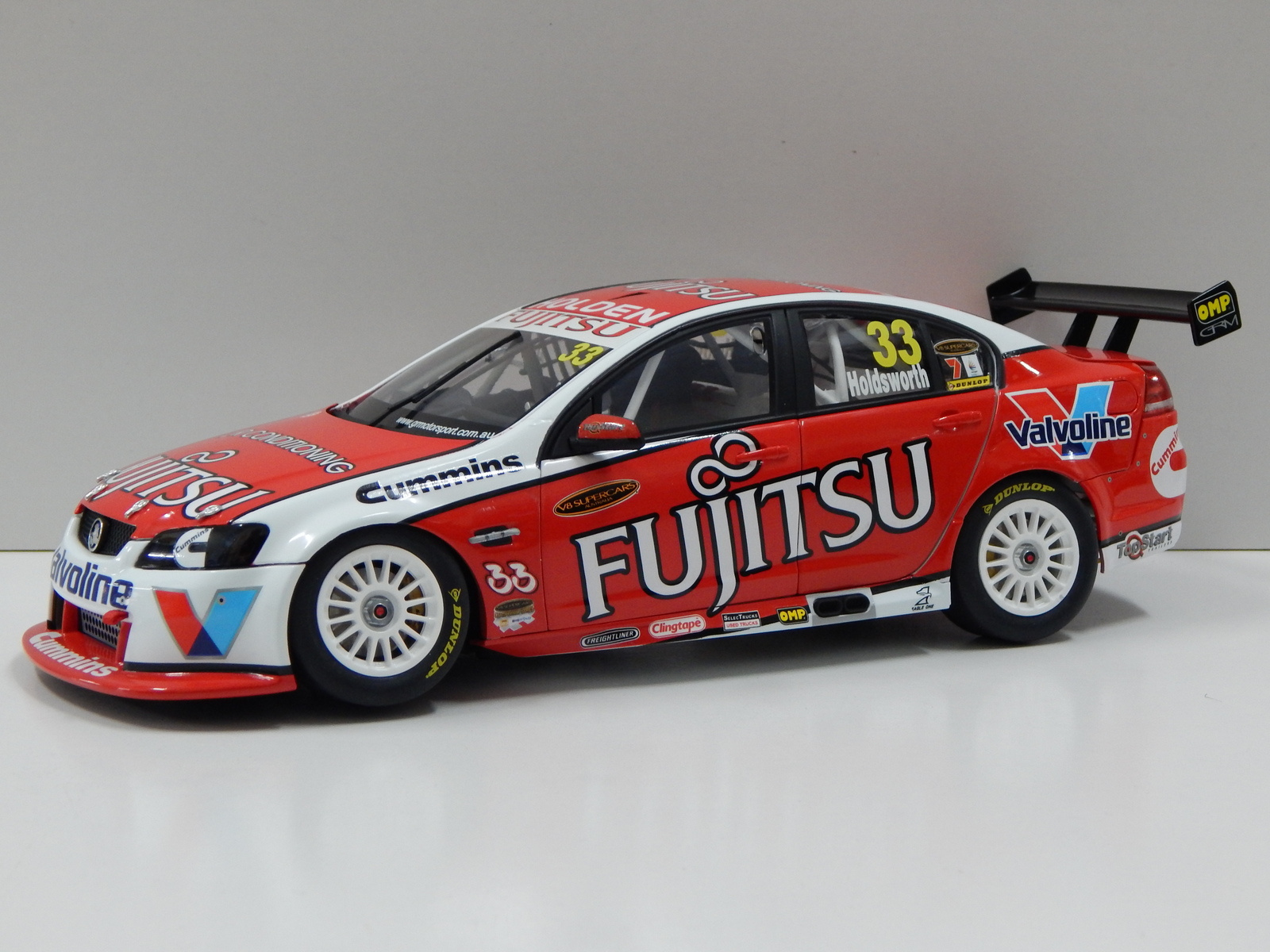 Holden VE Commodore - Fujitsu Racing GRM #33 Lee Holdsworth 2010 ...